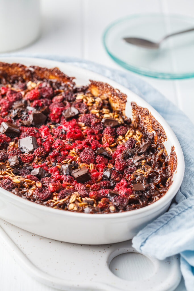 Dark Chocolate Raspberry Baked Oats – Healthy Habits Blog
